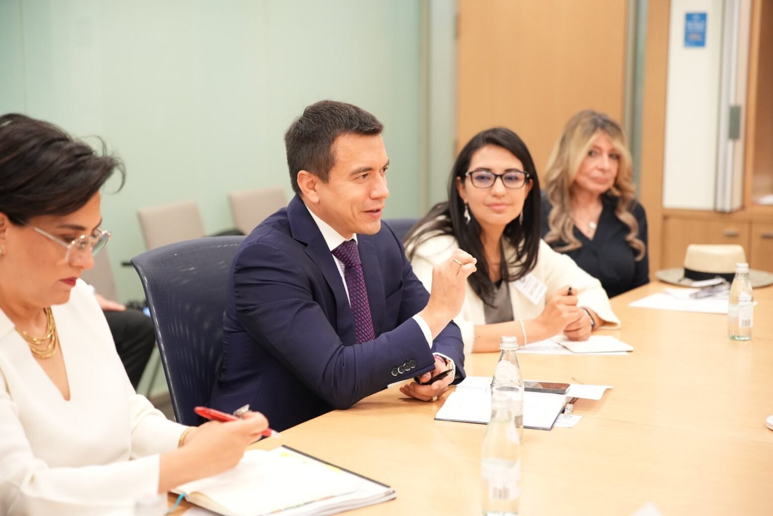 Presidente Daniel Noboa se reunió con el grupo financiero Barclays y JP ... Presidente Daniel Noboa se reunió con el grupo financiero Barclays y JP ...